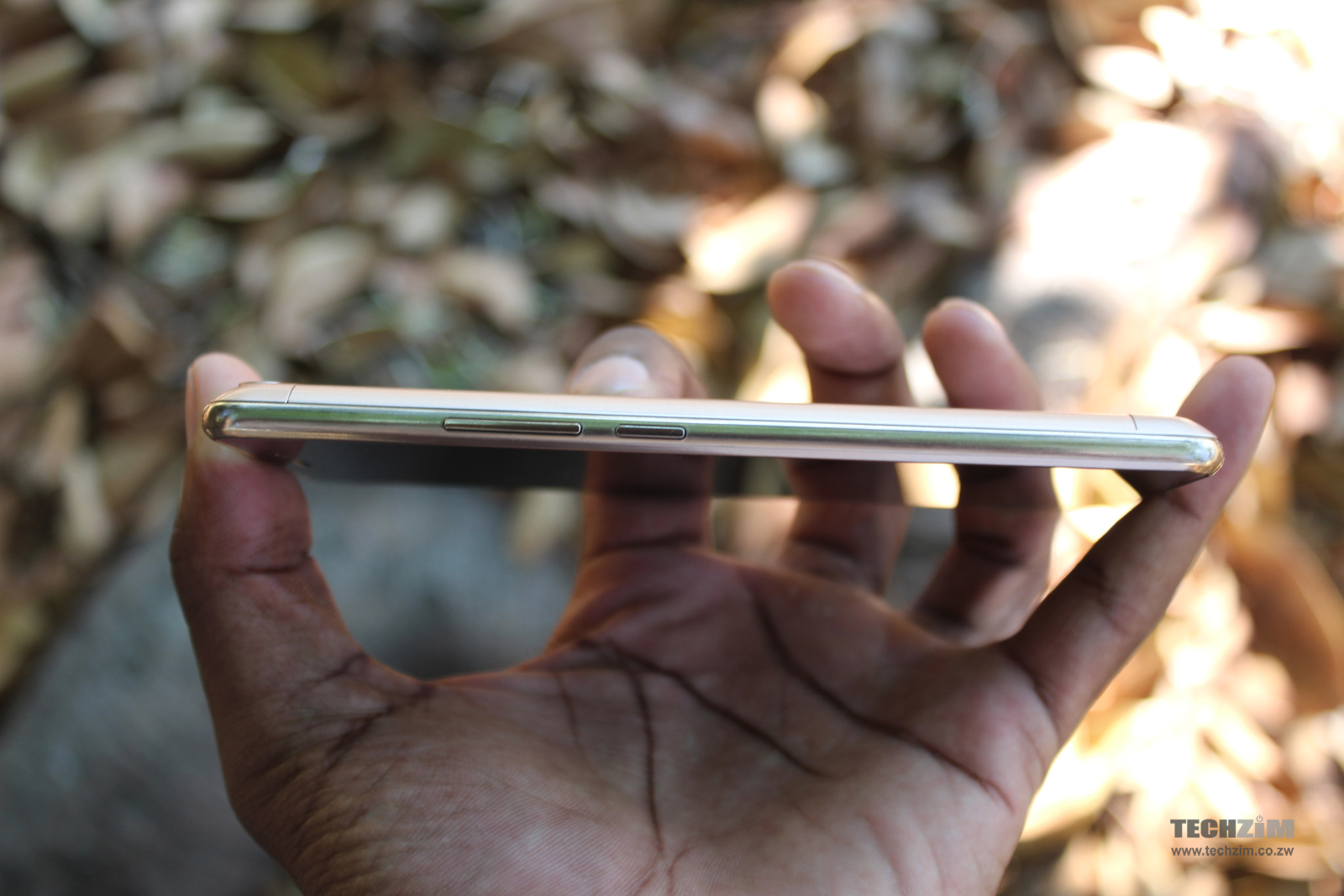 Tecno L8 Review. Powerbank on Android. - Techzim