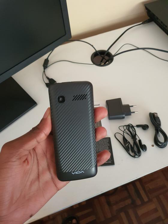 Pictures: Econet Smart KaMbudzi feature phone unboxing - Techzim