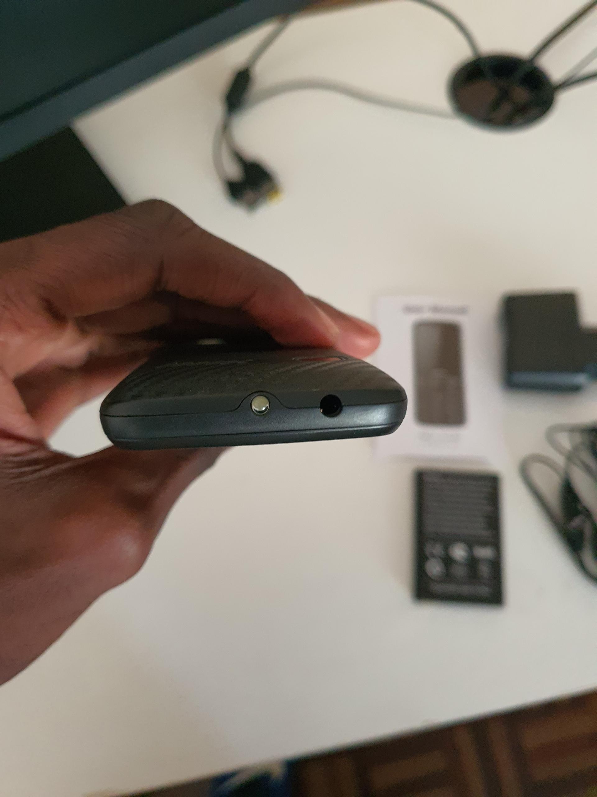 Pictures: Econet Smart KaMbudzi feature phone unboxing - Techzim